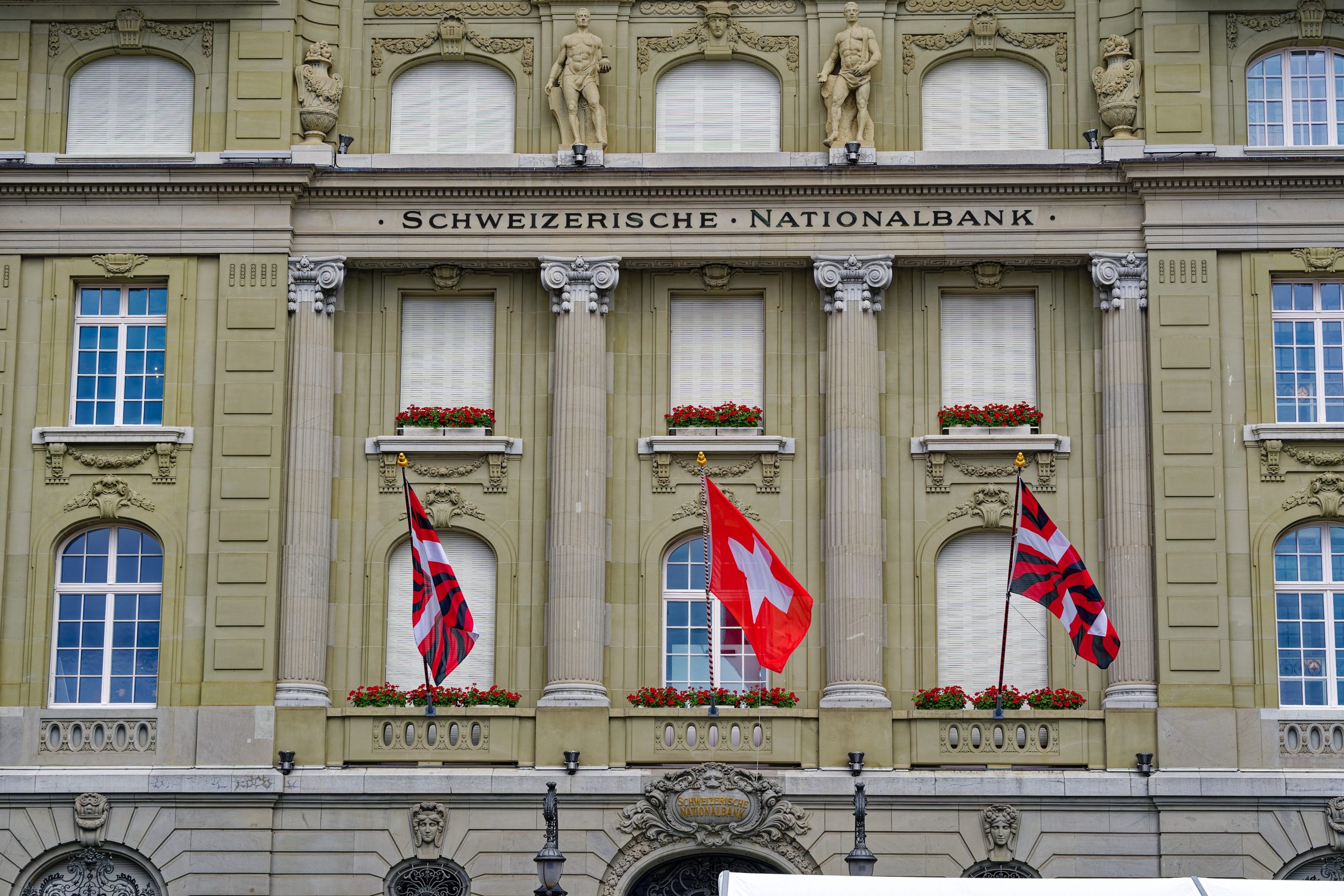 Trade the USDCHF on the Swiss National Bank Rate Decision | IC Your ...